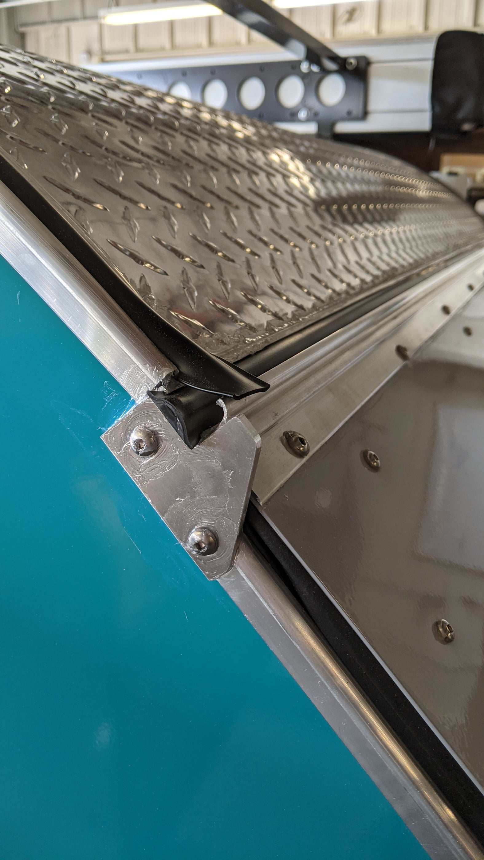 Hurricane Hinge with Rain Gutter — TCTeardrops
